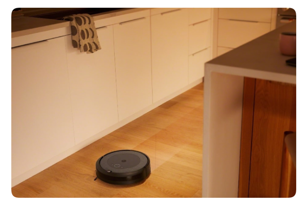 IROBOT หุ่นยนต์ดูดฝุ่นและถูพื้น รุ่น Roomba Comba i5 ราคาพิเศษ | Power Buy
